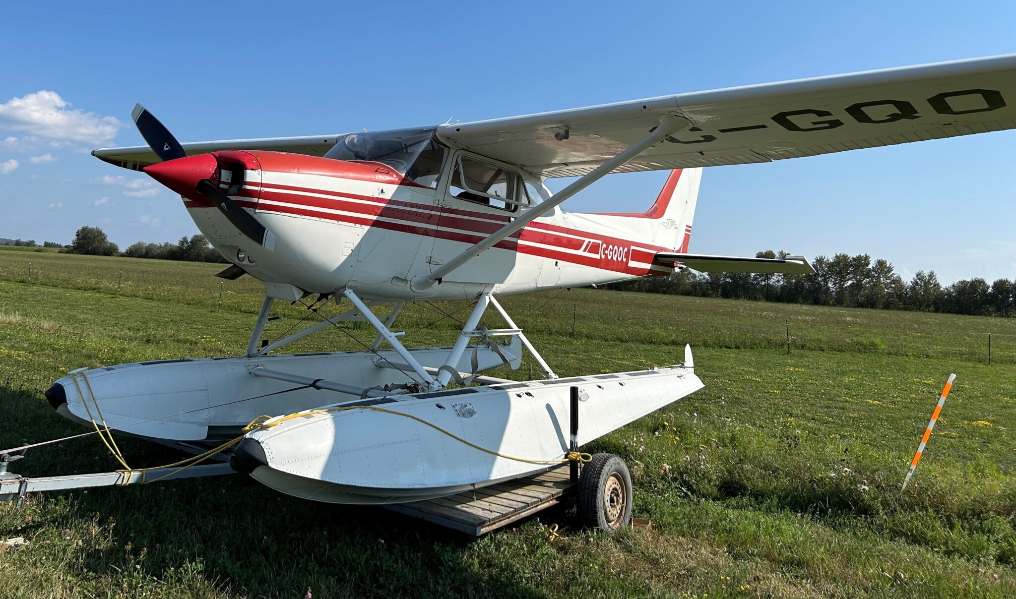 CESSNA 172 HAWK XP on EDO 2440's - Canadian Aircraft Sales